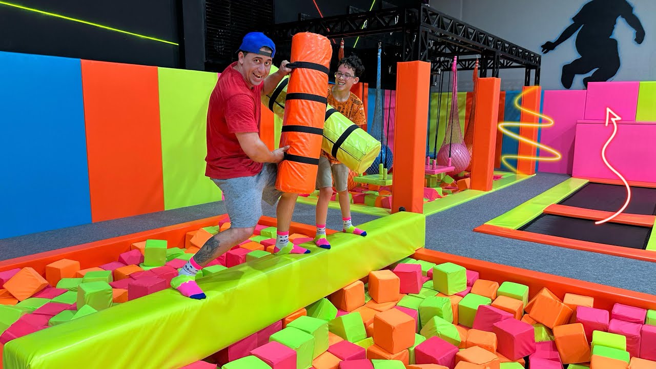 FOMOS NO MAIOR PULA PULA! PARQUE DE TRAMPOLIM - YouTube