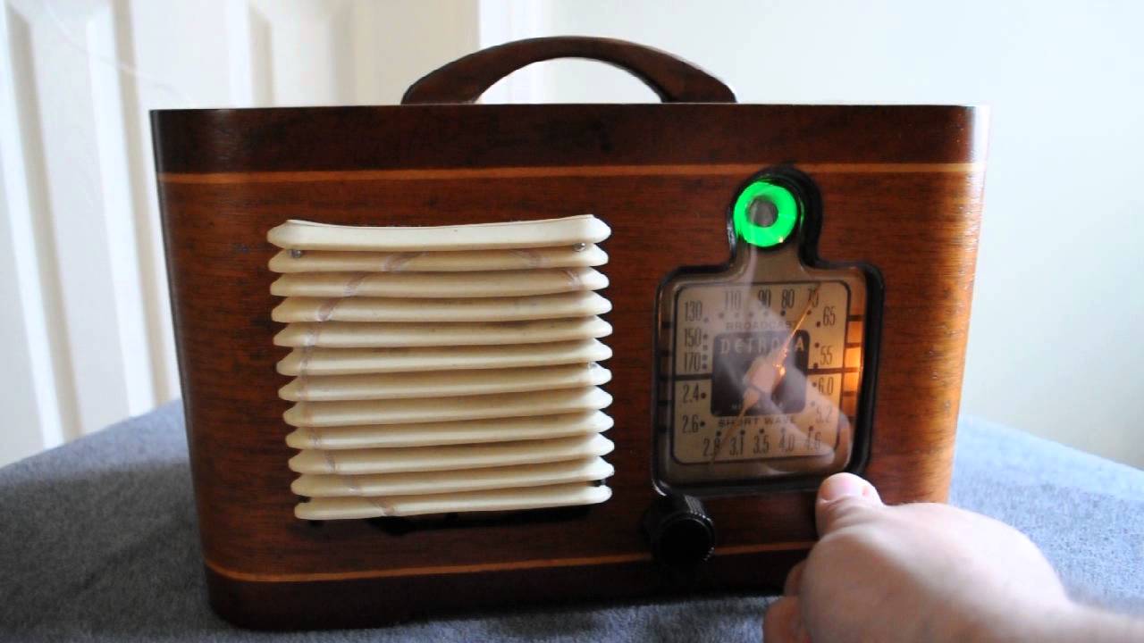 1940 Detrola Model 322 Antique Radio - YouTube