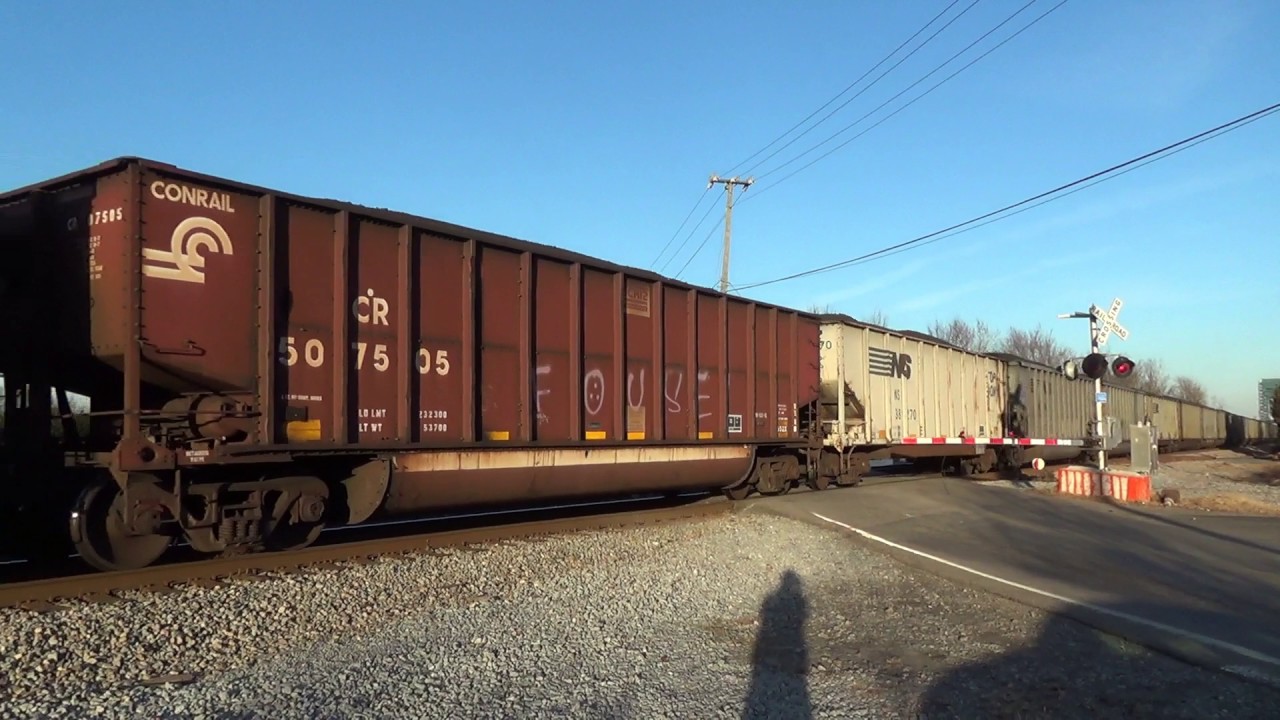 UP 7879 (GE ES44AC) leads NS 822 - YouTube