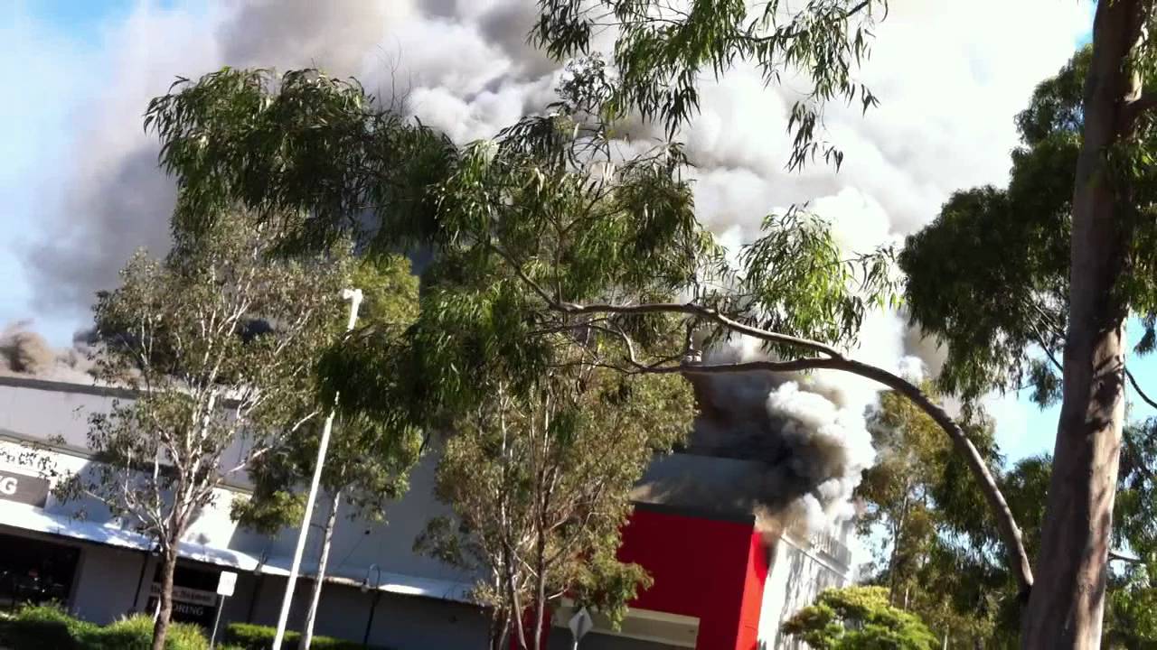 24/2/12 Harvey Norman Penrith Fire - YouTube