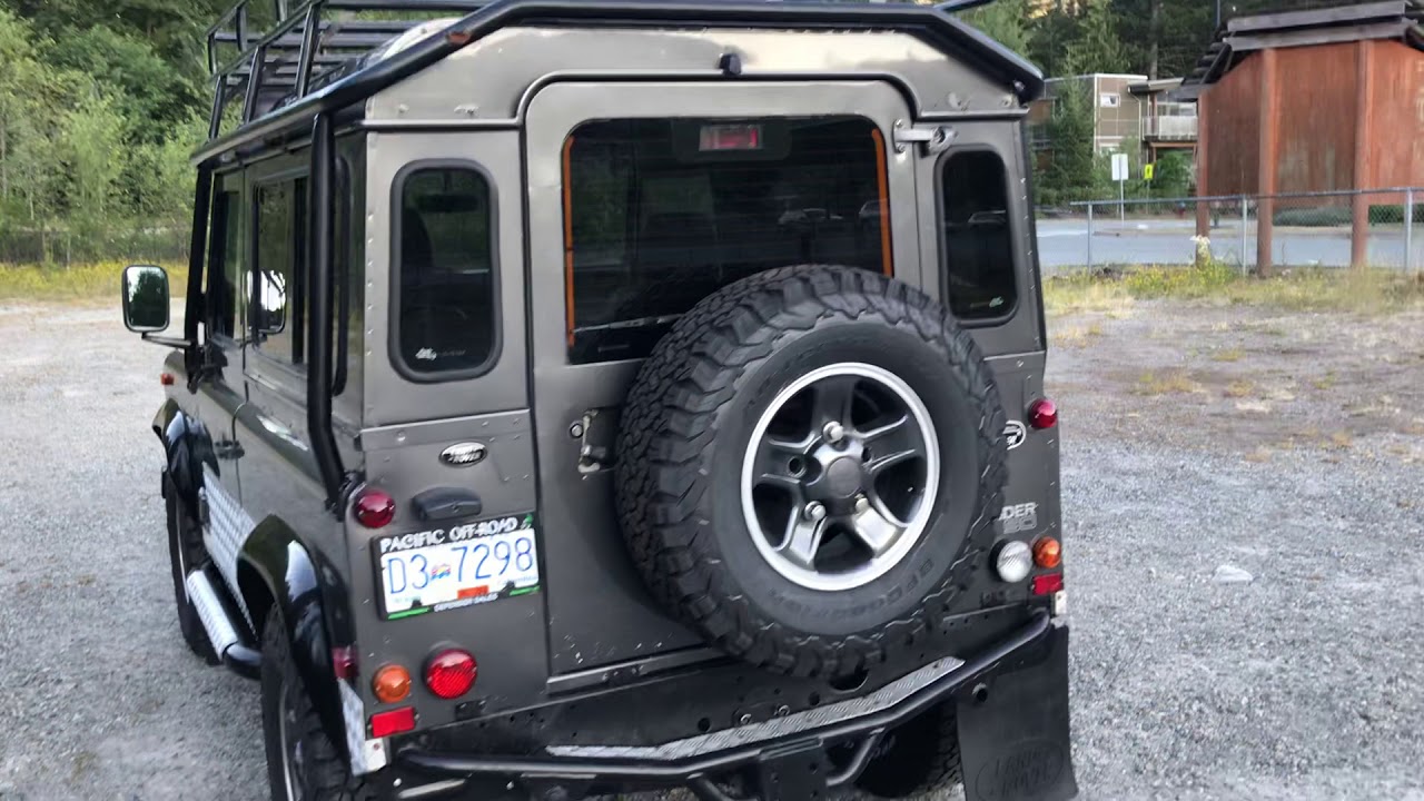 Tomb Raider Edition Land Rover Defender 90 - YouTube