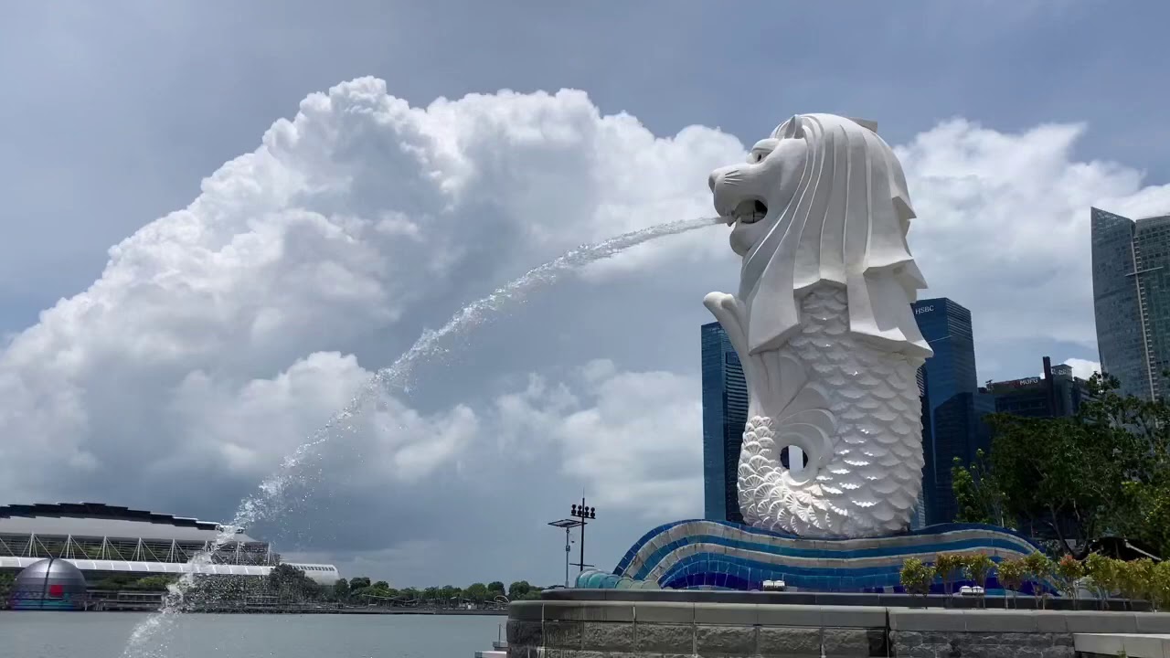 MERLION PARK: Meet the iconic statue🦁Singapore's tourist spot - YouTube