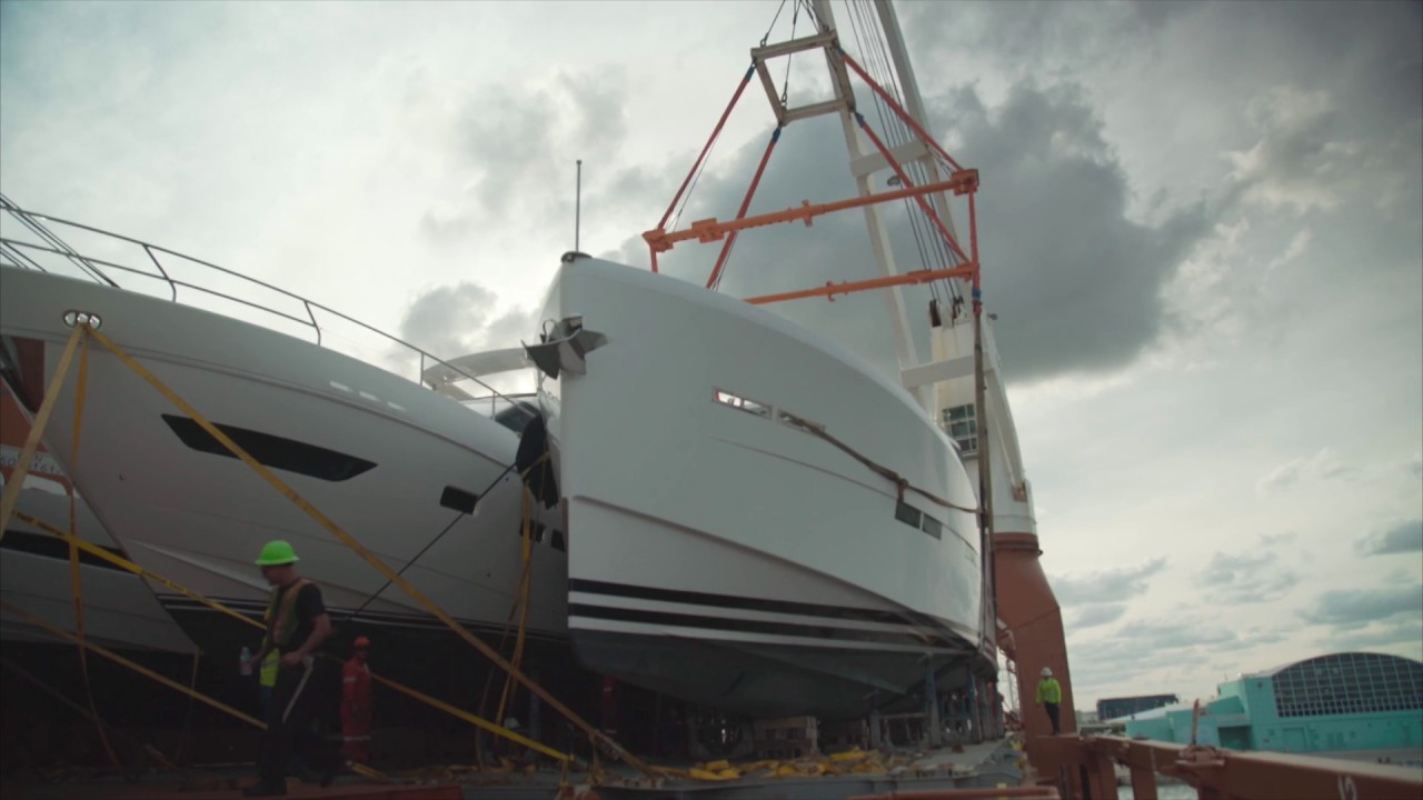 Delta Powerboats 88 Carbon Yacht Hits U.S. Shores - YouTube