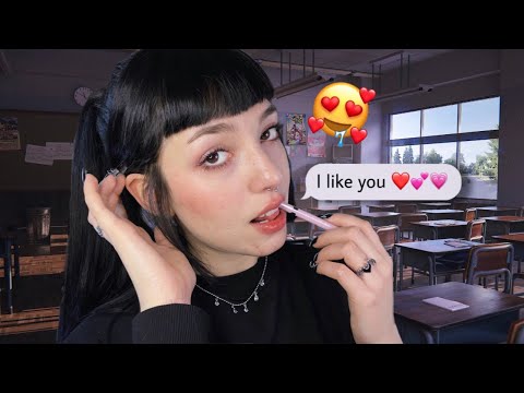 A MENINA DO FUNDO DA SALA FLERTA COM VOCÊ | ASMR 💞