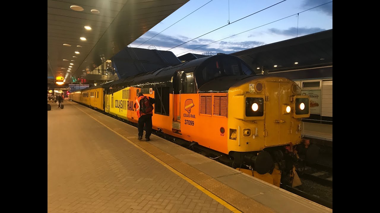 Colas Rail Class 37099 departs Reading with a Network Rail Test Train ...