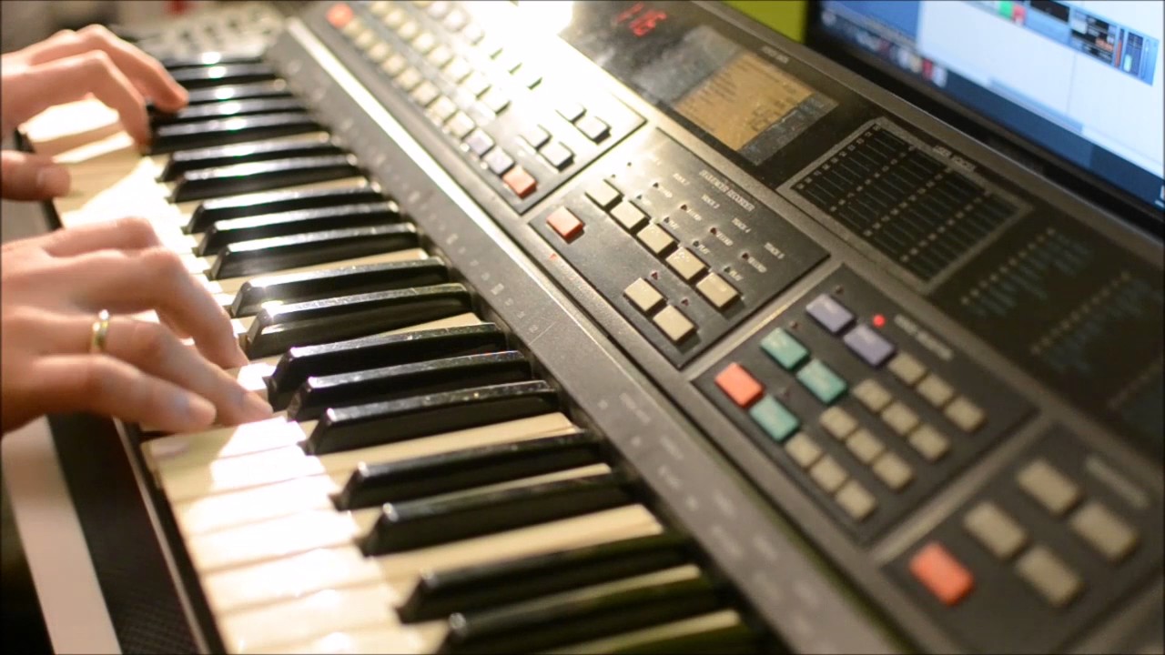 Yamaha DSR2000 - rare vintage FM keyboard (sound demo) - YouTube