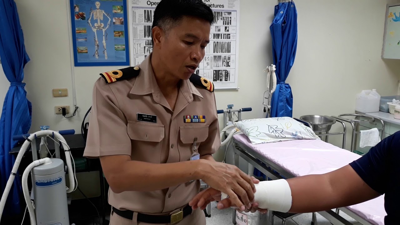 Functional cast for wrist sprain(SOFT CAST)by"RAKE"KRITTANAI - YouTube