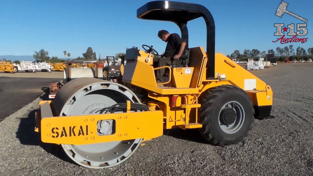 Lot #403 - 2003 Sakai SV400TF Compactor - YouTube