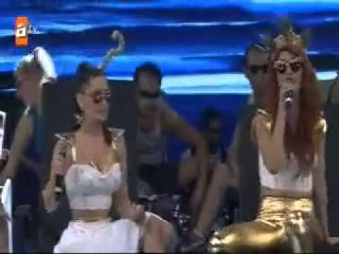 Hande Yener'in Olay Kıyafeti