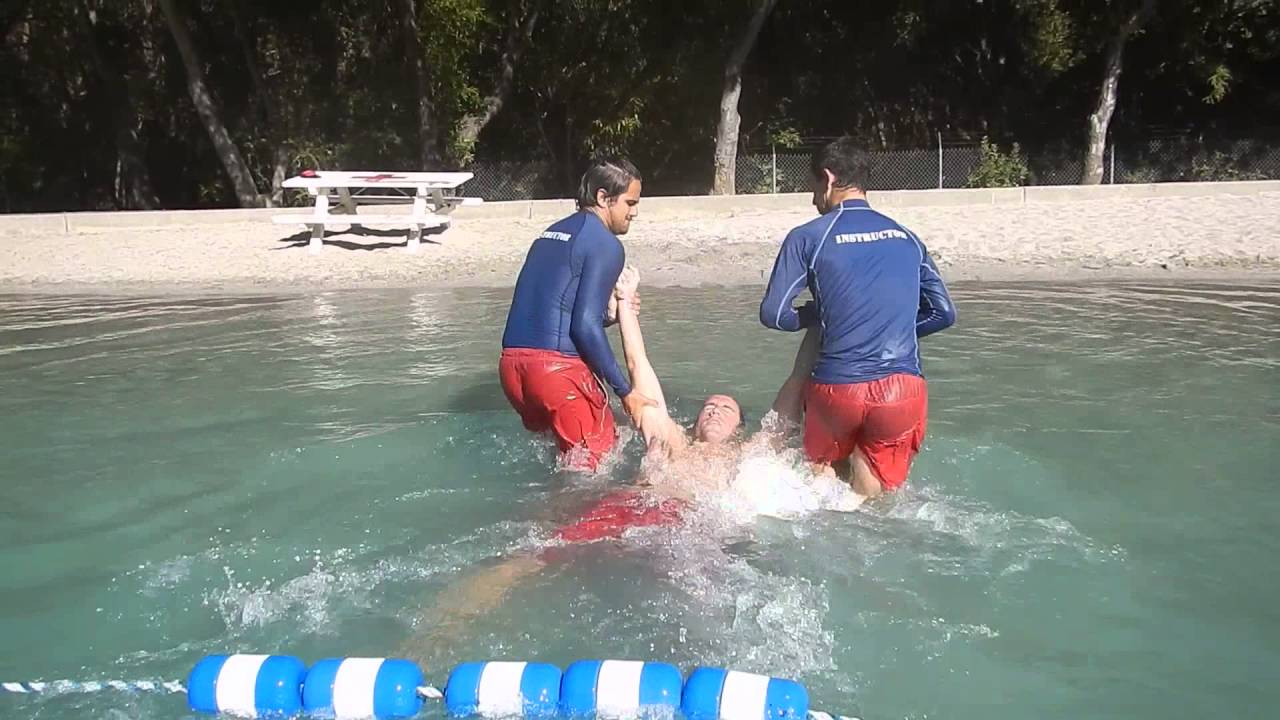 Lifeguarding Drill: Zero-Depth, Extrication with Victim Face-down - YouTube