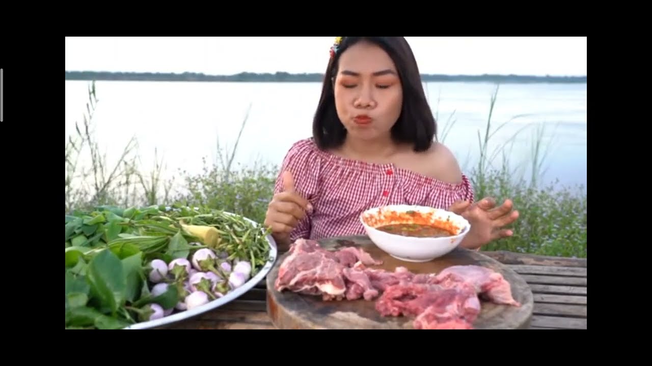 Salt and pepper, eat raw beef once in a while, people😋😋 - YouTube