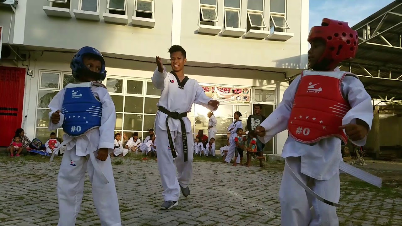 Dojang Banteng Muda NTT Taekwondo Indonesia - YouTube