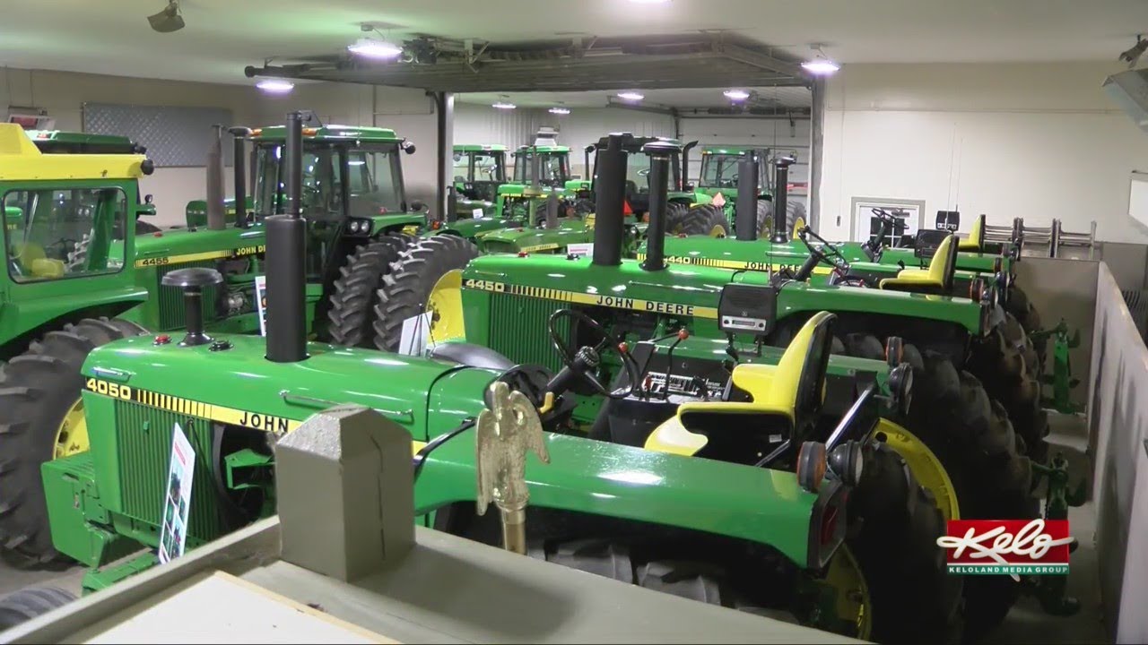 Collectors put 28 rare John Deere tractors up for auction - YouTube