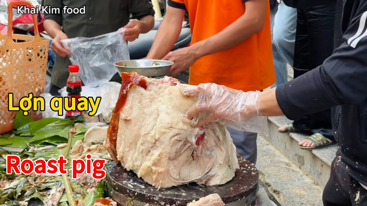 Khách nhao nhao mua đặc sản lợn quay Lạng Sơn thơm ngon hội Văn Mịch ...