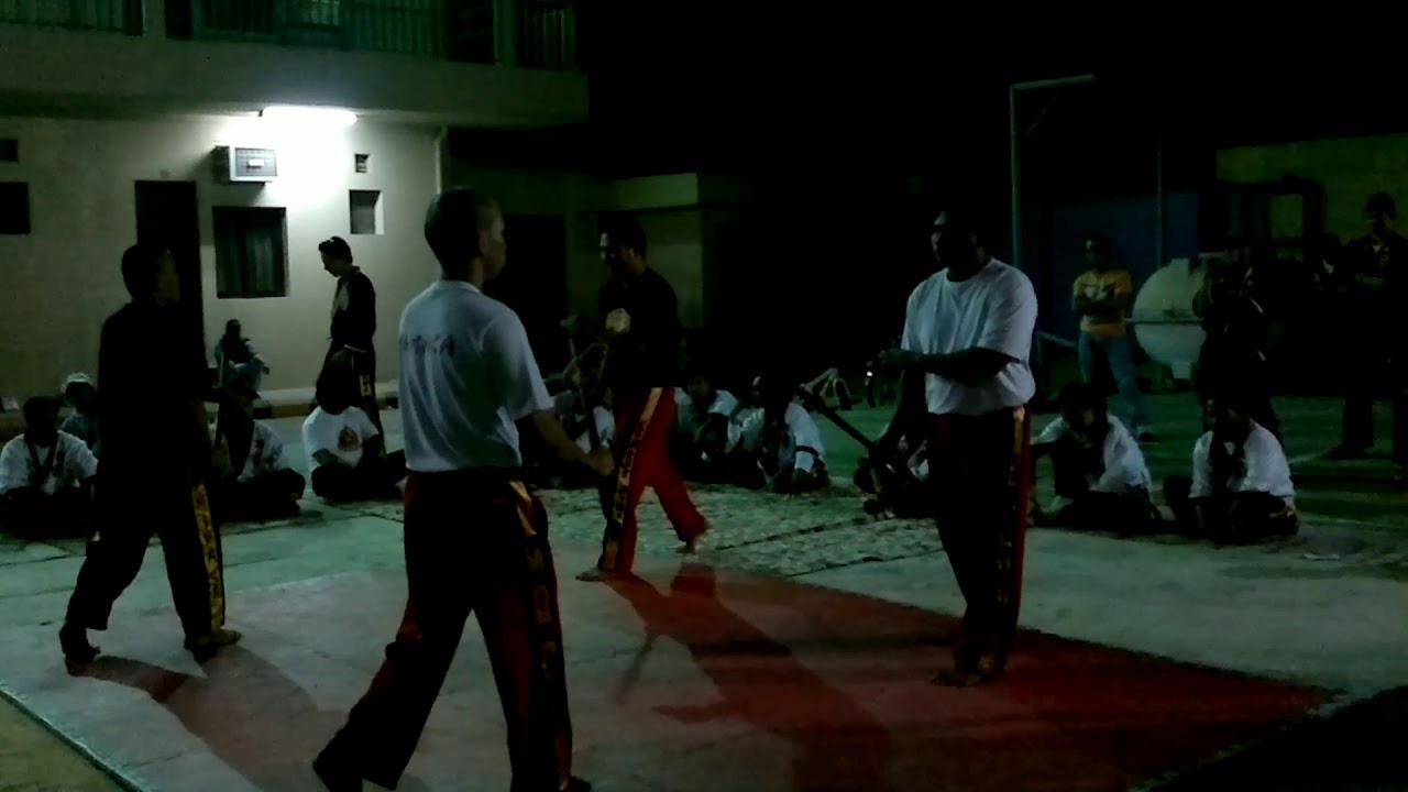 How to disarm sword or samurai from attacker - YouTube