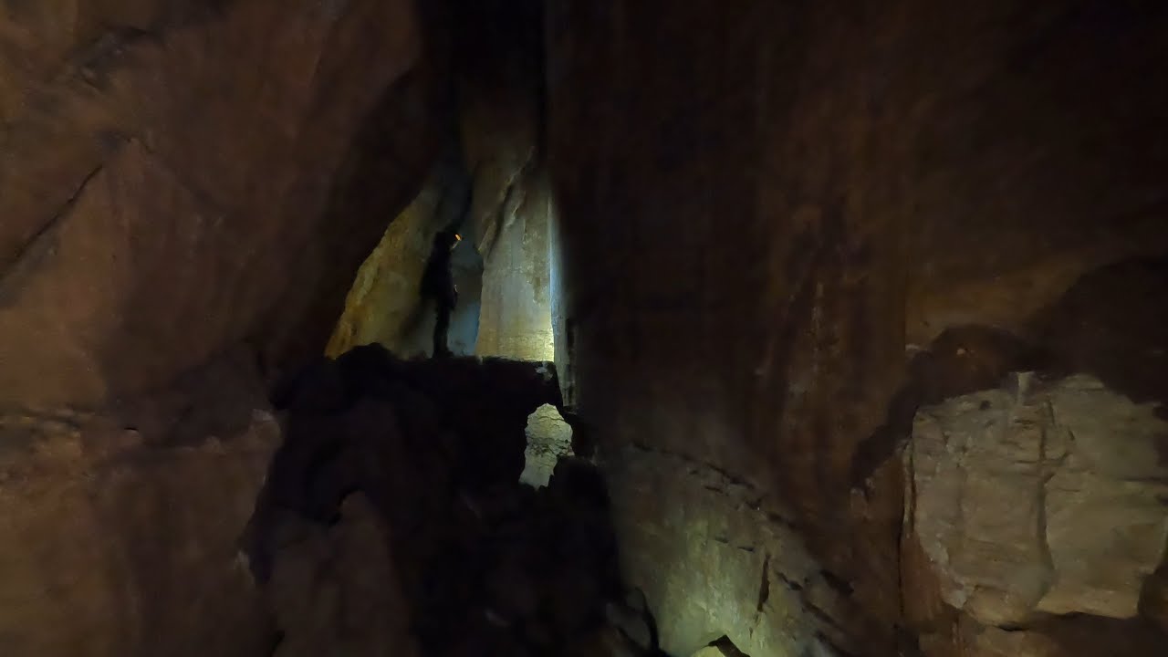 North Georgia vertical cave with interesting formations. - YouTube