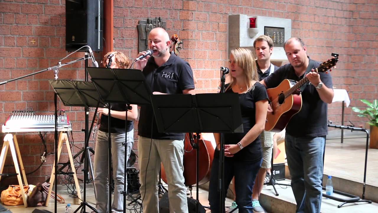 Songausschnitte von der Band Hope 21 im Gottesdienst mal anders - YouTube