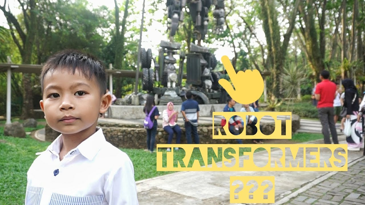 Hanan sees Optimus Prime robot? [Taman yang ada patung robot seperti ...