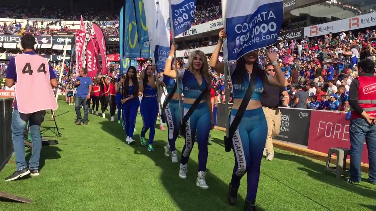 Bellas edecanes en el estadio Corregidora. - YouTube