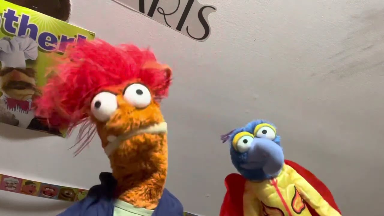 Pepe, Gonzo and Kermit Sing I Just Can’t Wait to Be King - YouTube