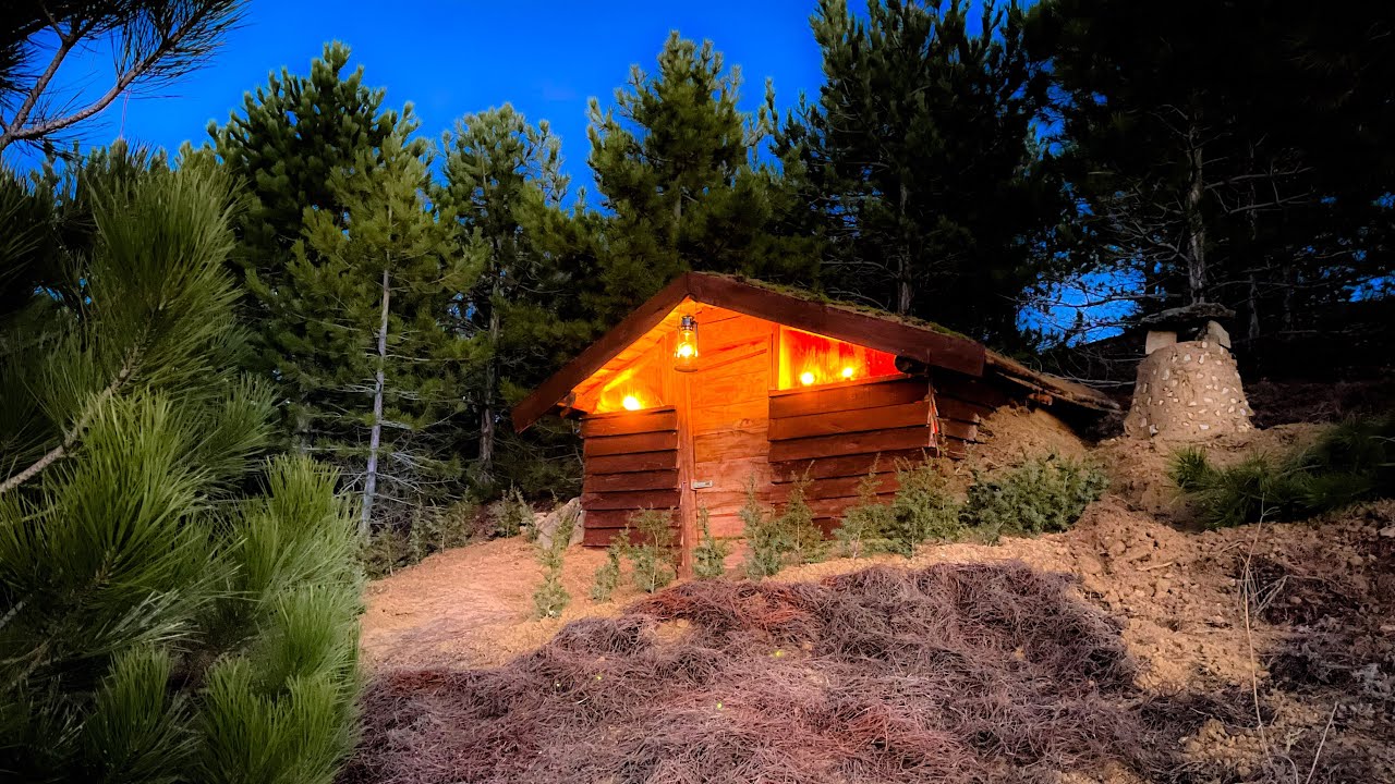 Building Complete and Warm Bushcraft Dugout Shelter | Off Grid Log ...
