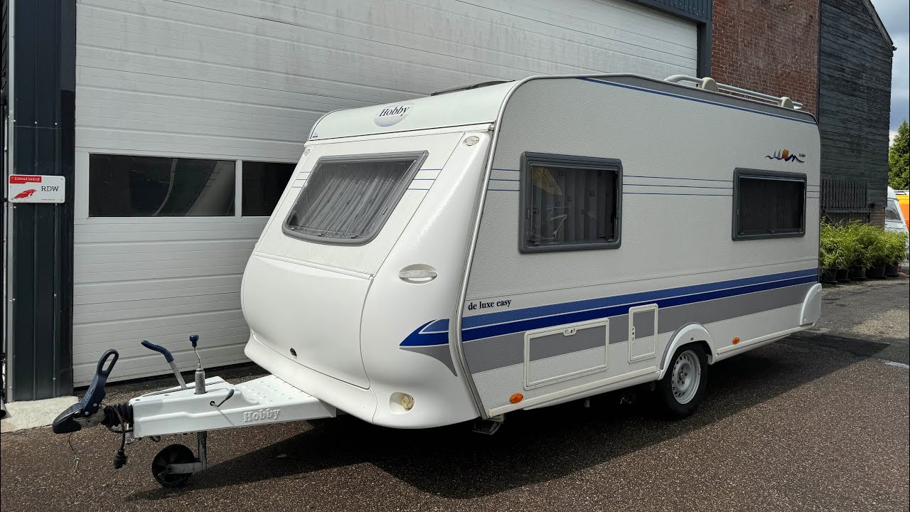 Hobby 440 De Luxe Easy Caravan + mover + voortent + luifel - YouTube