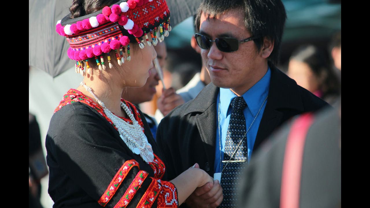 Hmong Song - Tseem Nco - YouTube