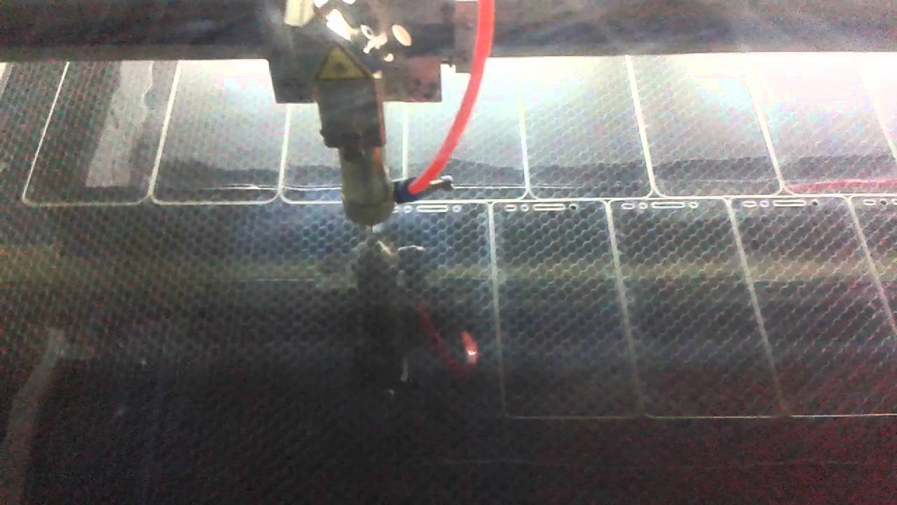 Taiere laser - folie de protectie - YouTube
