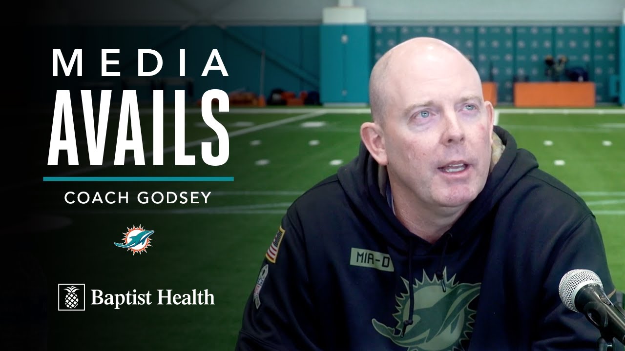 Co-Offensive Coordinator/Tight Ends Coach George Godsey meets with the ...