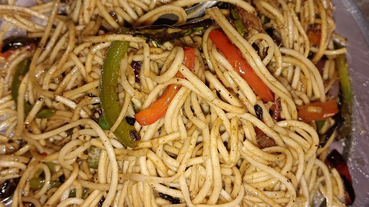 #chaumeen Restaurant style chaumin bananaye ab ghar mein😋 ...