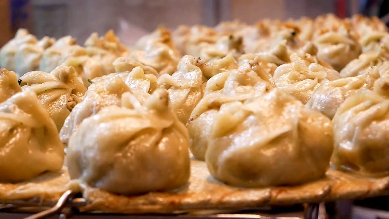 Dumpling Fish cake Tteokbokki - Spicy Korean street food - YouTube