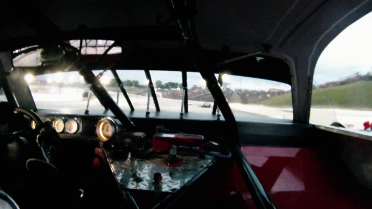 Travis Rodewald in car Late model red race - YouTube