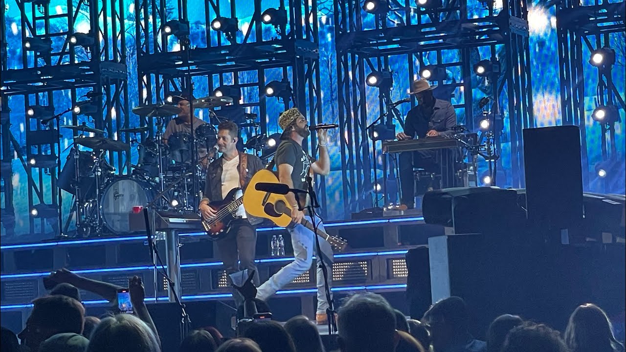 Thomas Rhett - Half of Me. Home Team Tour 23 Nashville, TN September 29 ...