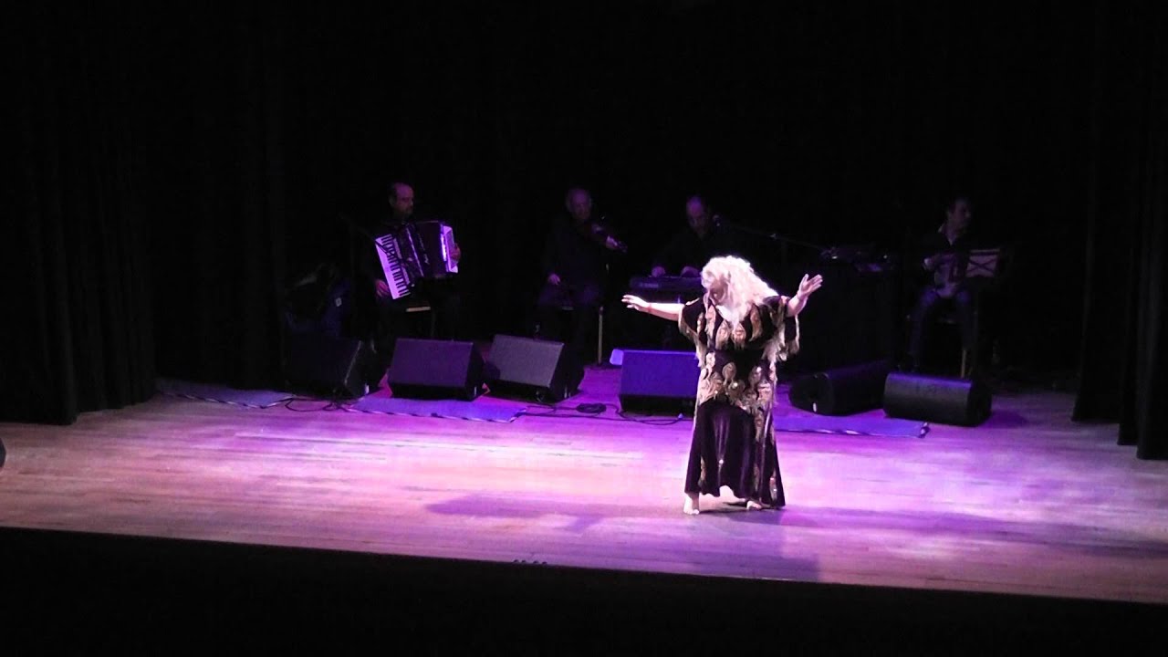 Belly Dancer Dawn Harvey dances to Mkhtarat Wahab - YouTube