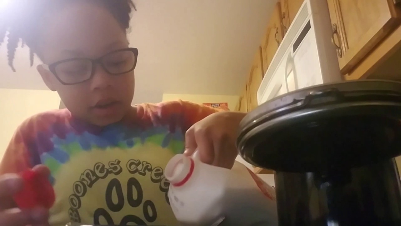 My daughter making oatmeal - YouTube