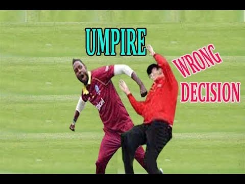 players fight with umpire - YouTube