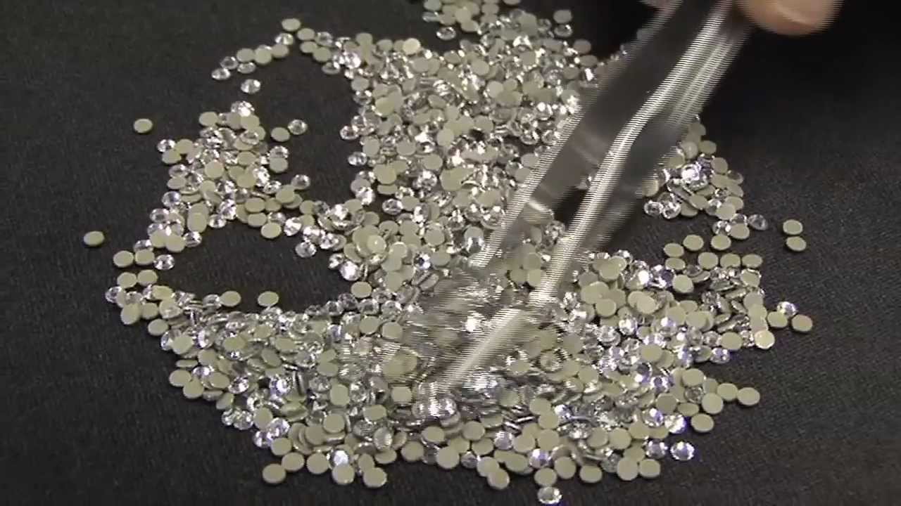 Machine Cut vs Hotfix Rhinestones - YouTube