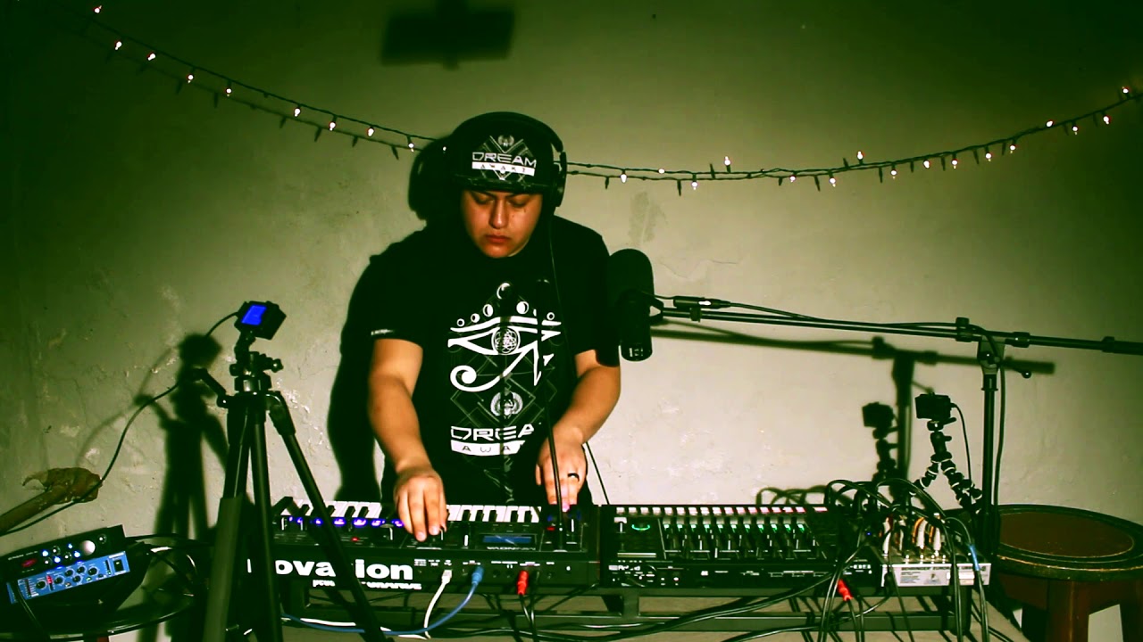 Live Electronic Techno Tech House Music Jam Session - JFLO - YouTube
