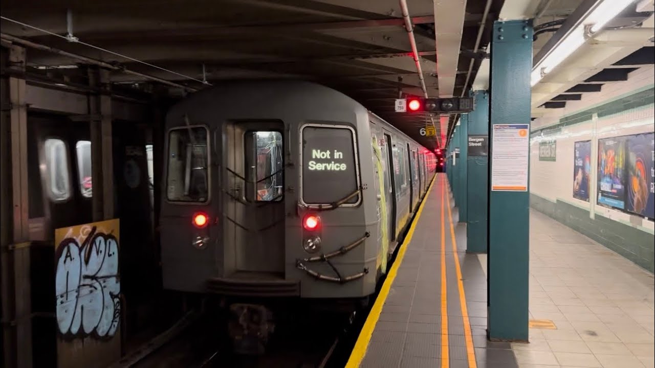 R160 F and G Trains at Bergen Street (R68A Test Train) - YouTube