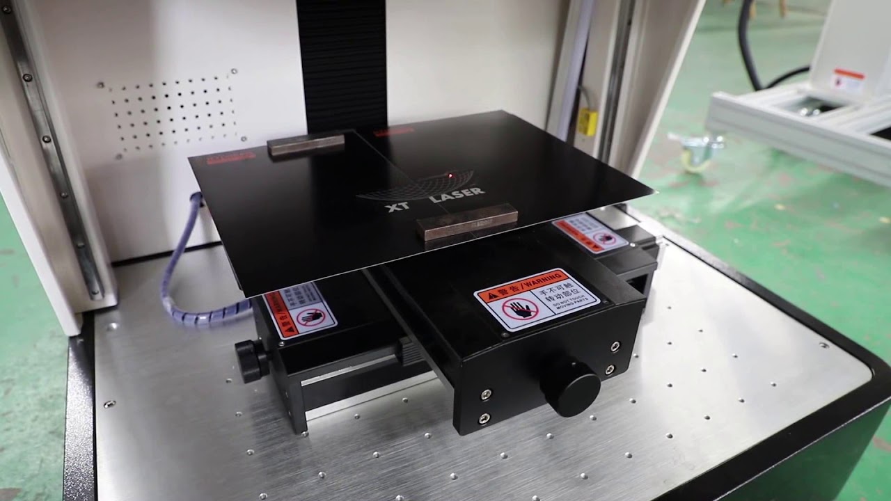 Movable working table on mini enclosed fiber laser marking machine - XT ...