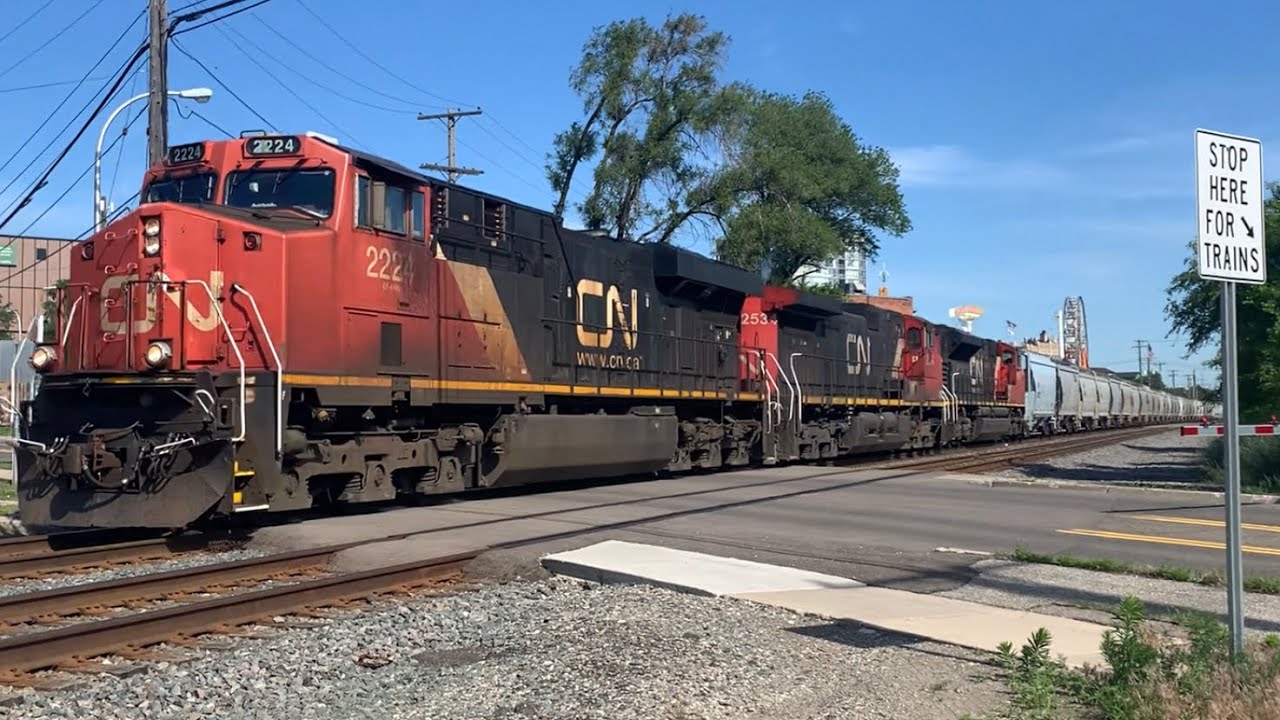 CN 2224 Leads an S756 Thru Downtown Royal Oak! - YouTube