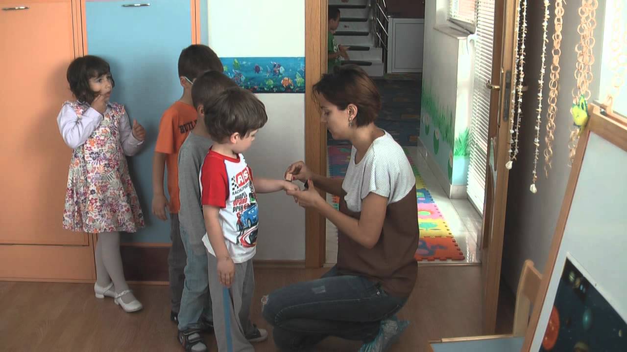 amicii engleza incepatori grupa II mai 20128 - YouTube