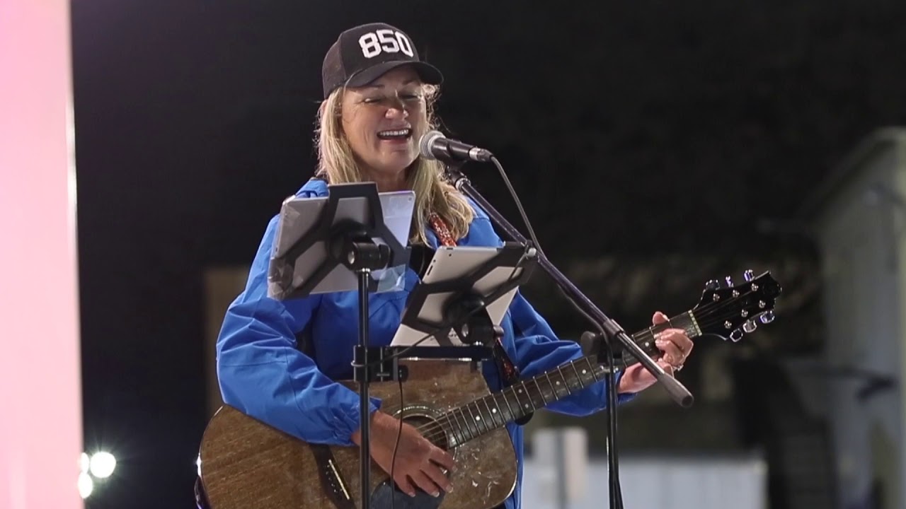 Lynn Haven Mayor Margo Anderson sings "Independence Day" - YouTube