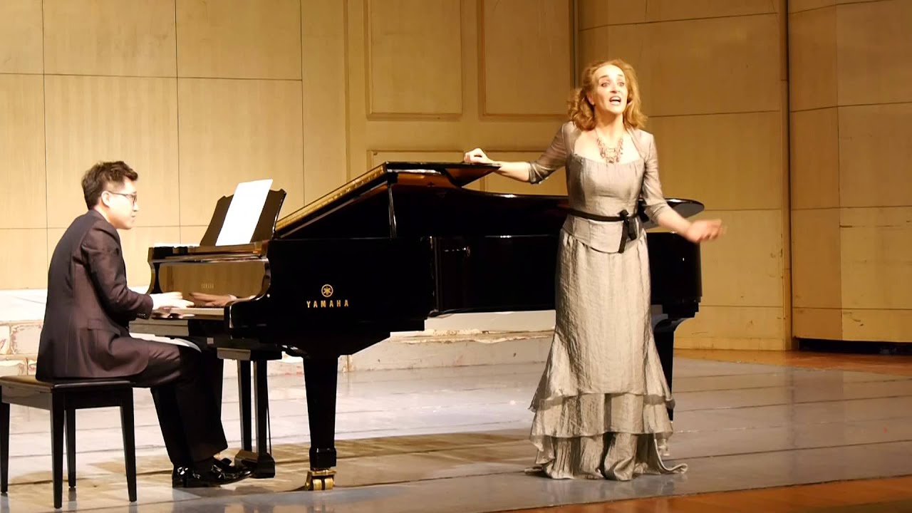 Alexandra Sherman, mezzo-soprano, sings Tchaikovsky "Zakatilos solnze ...