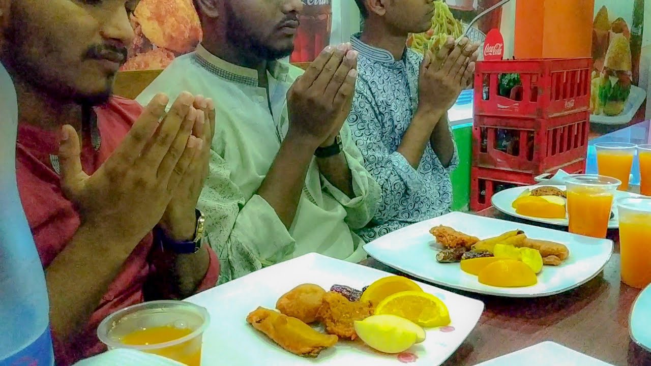 Eating Iftar & Dinner With School Friends - YouTube