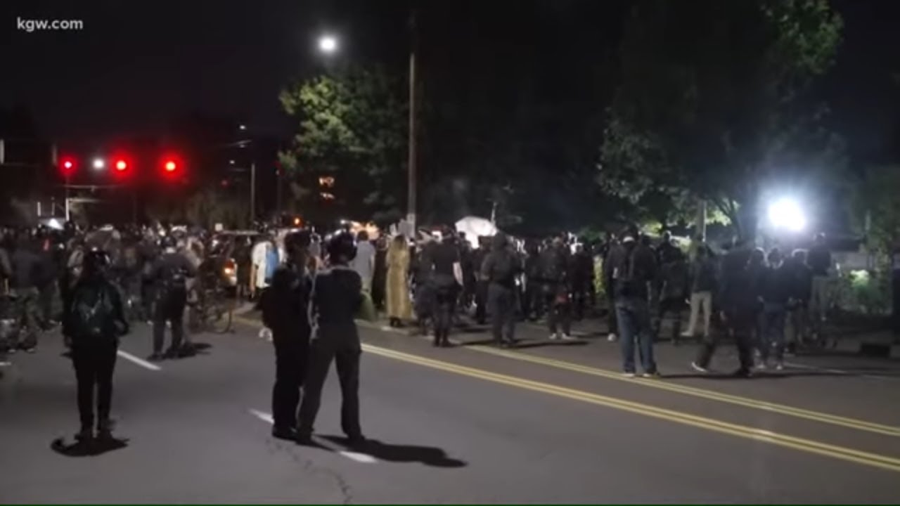 Weekend of riots in Portland as crowds clash with police - YouTube
