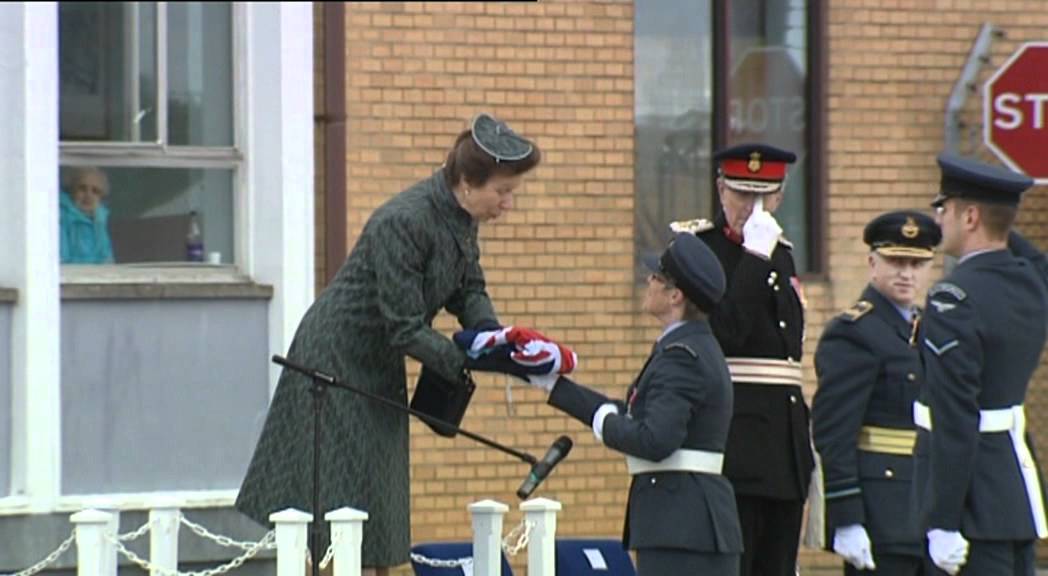 A royal farewell to Squadrons at RAF Lyneham 31.05.11 - YouTube