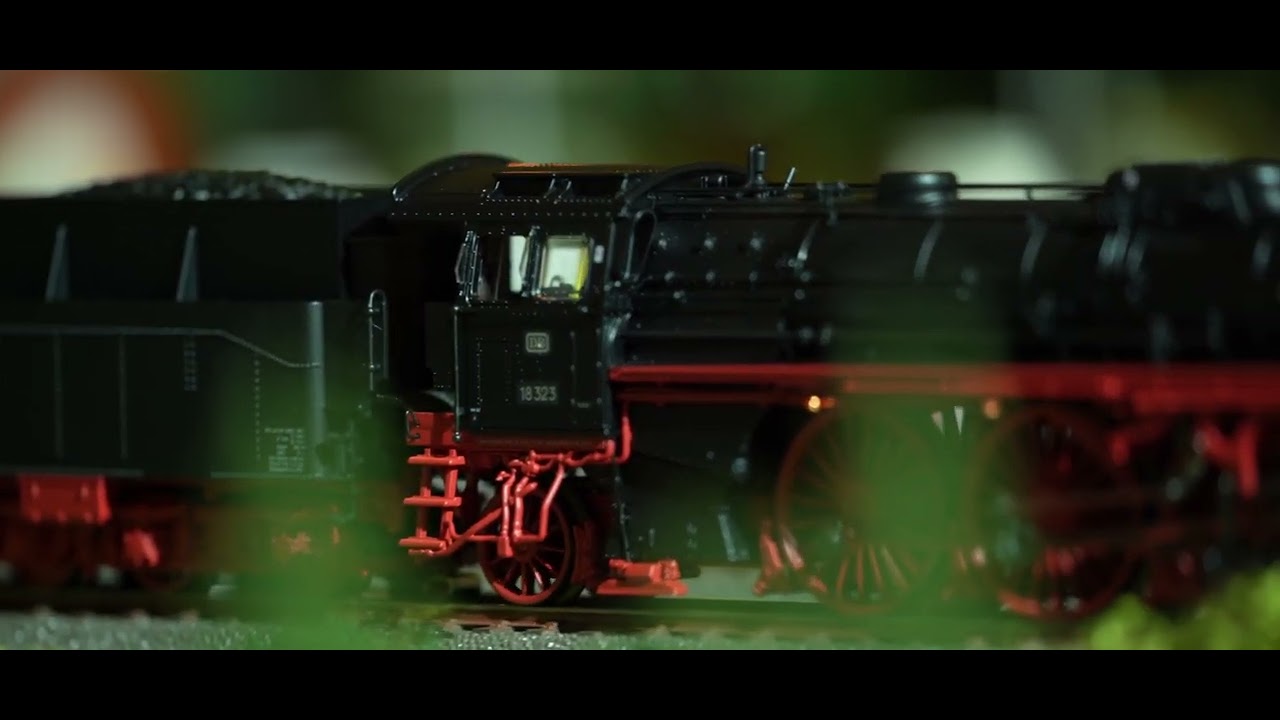 Märklin 38323 | BR 18 323 | Fahrvideo mit Schnellzugwagen | 4K - YouTube
