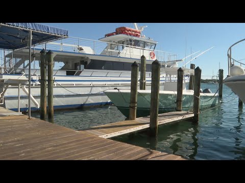 Derelict boats damaging docks, other vessels in Palm Beach County - YouTube