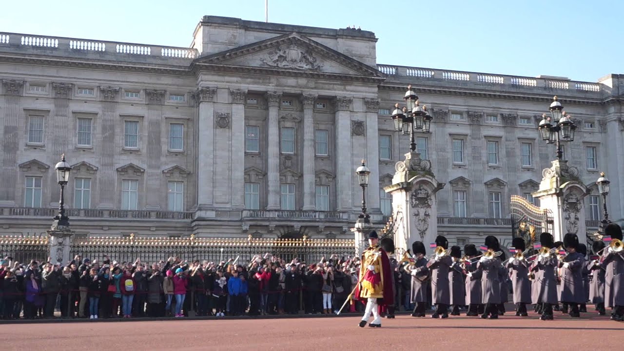 Changing The Guard ceremony at Buckingham Palace, London - YouTube